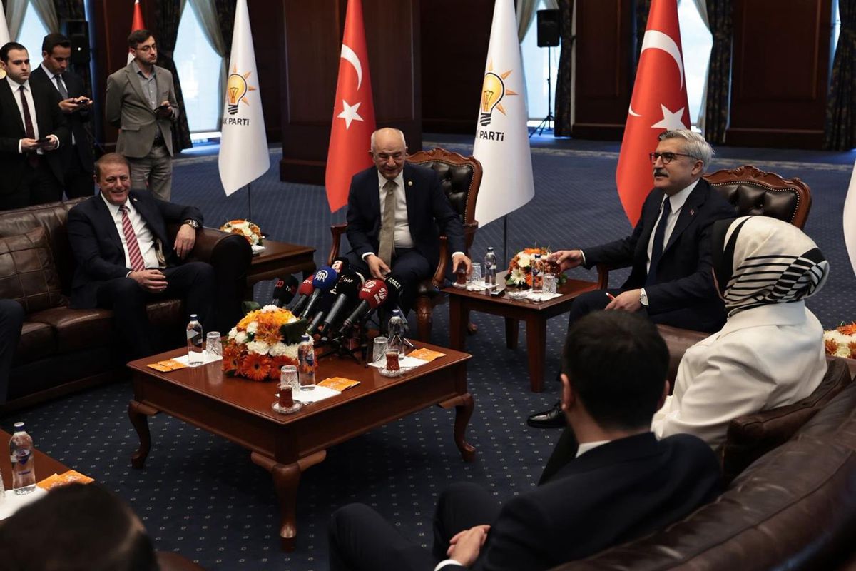 AK Parti ve CHP 3 bayram sonra ilk kez bayramlaşıyor - Son Dakika