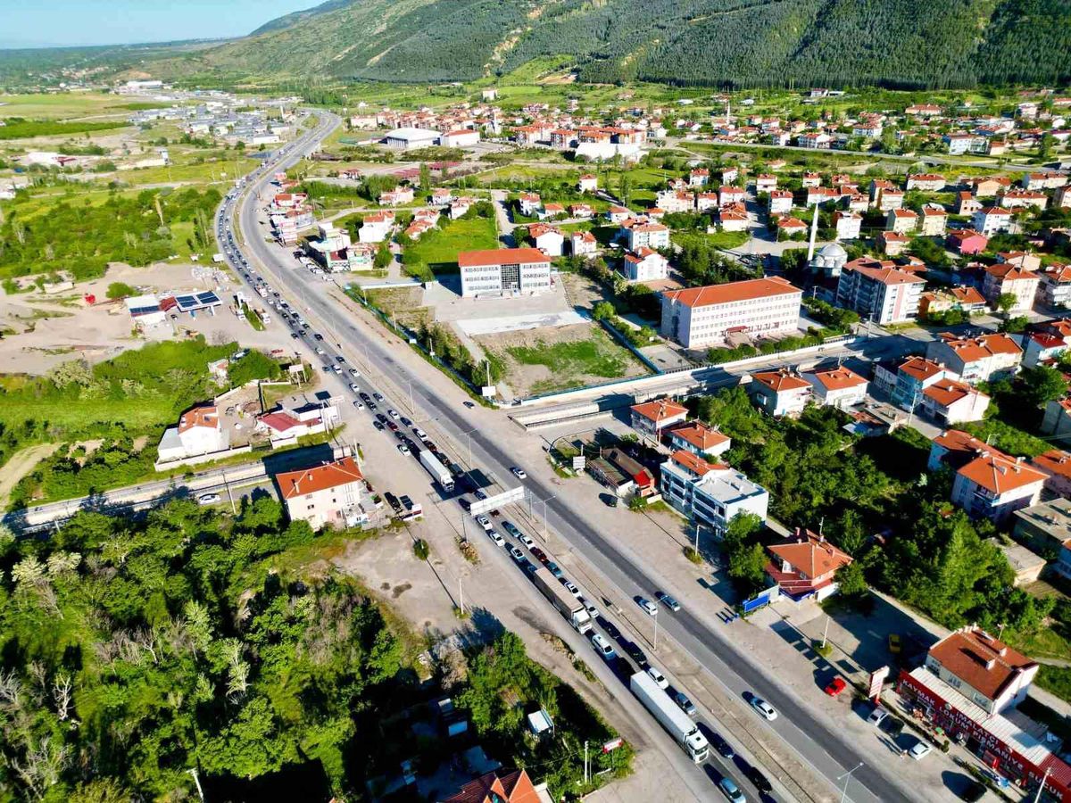 Tatilciler Dönüşte Uzun Araç Kuyrukları Oluşturdu - Son Dakika
