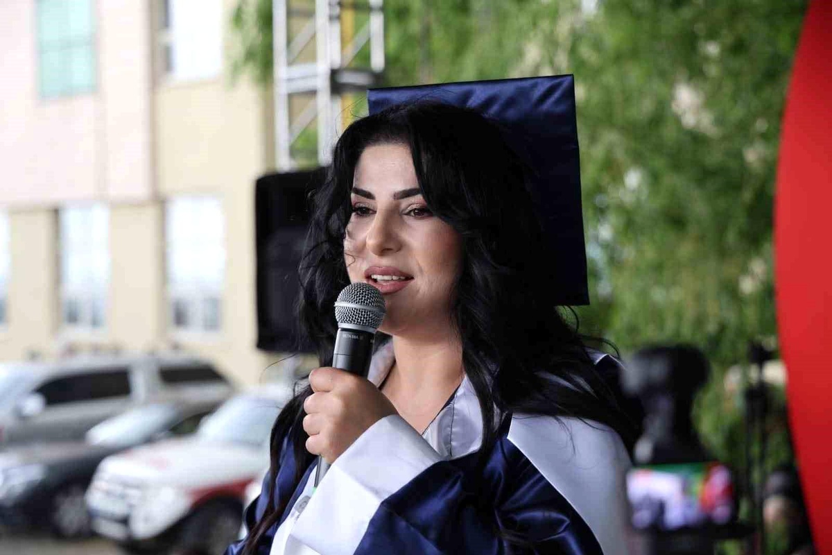Açık Lise Mezunu Emine Güneş, Üniversiteyi Birinci Tamamladı - Son Dakika
