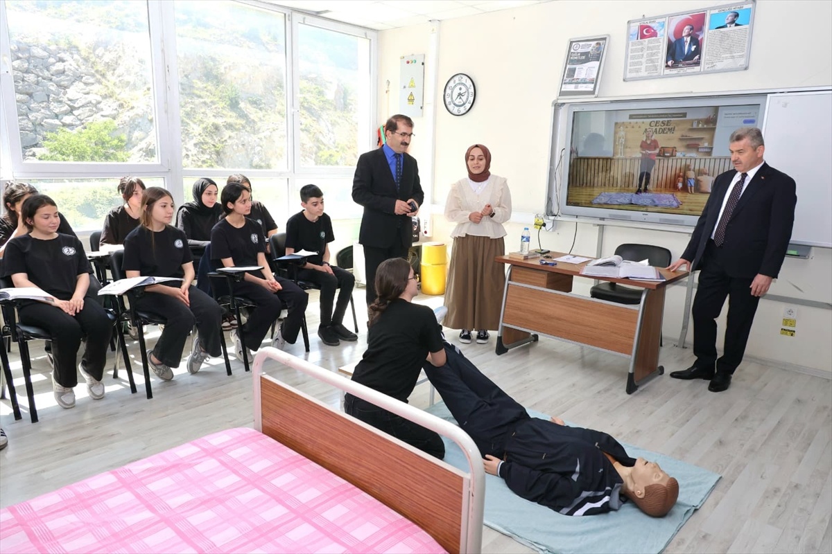Vali Ergün Teknik Lise'yi Ziyaret Etti - Son Dakika
