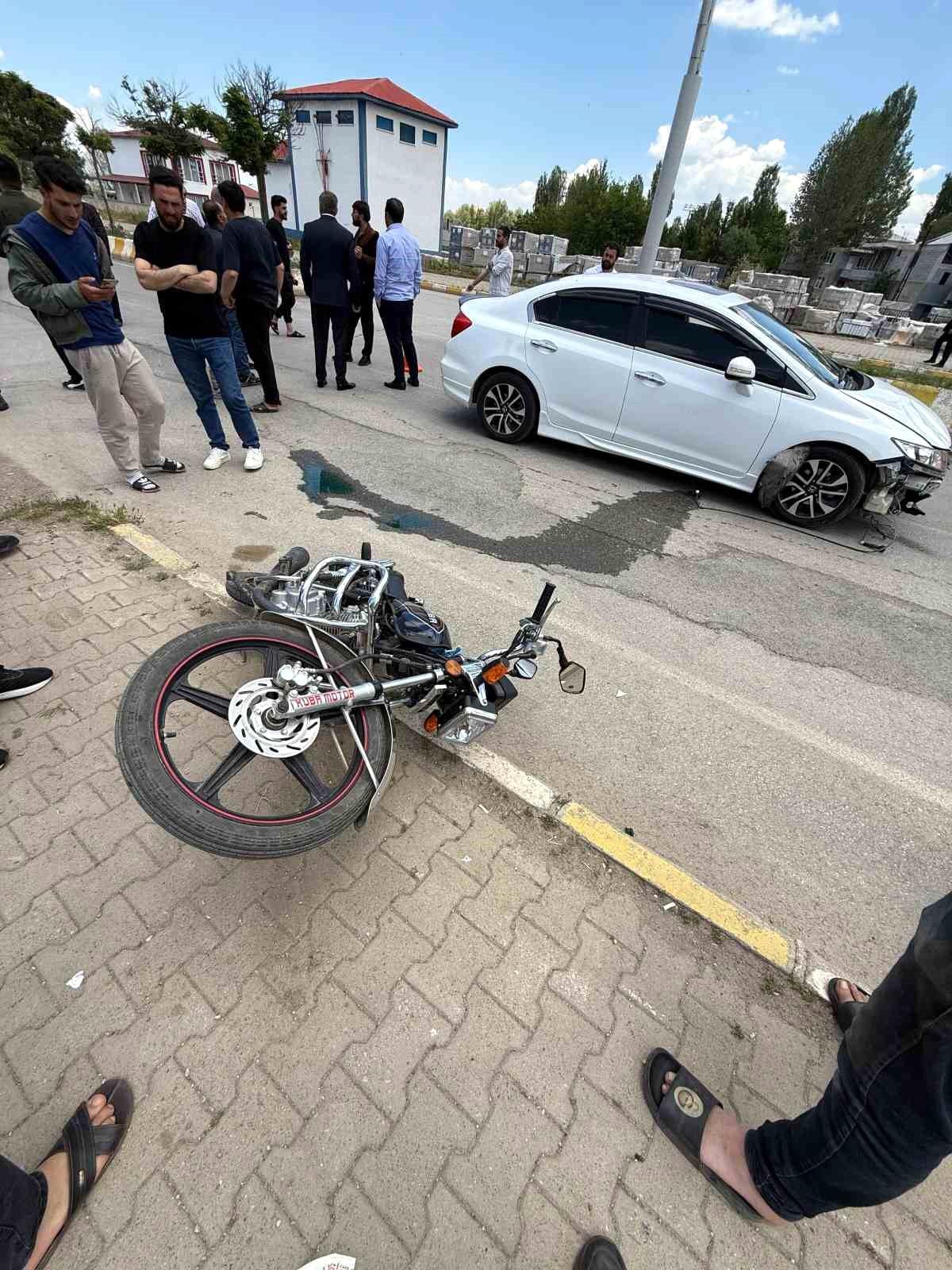 Muş'ta Trafik Kazası: 2 Yaralı - Son Dakika