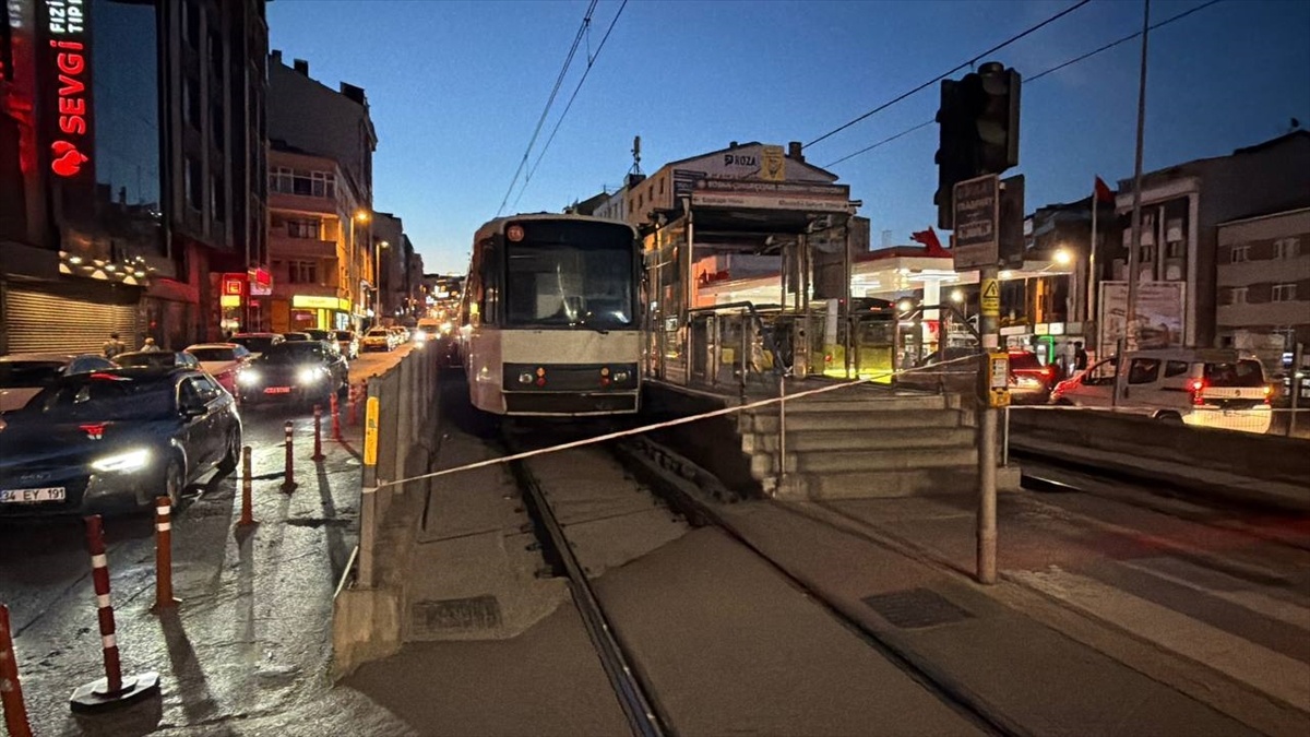 Bayrampaşa'da trafo patlaması tramvay seferlerini etkiledi - Son Dakika