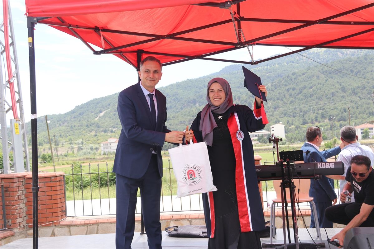 Fadime ve Muammer Öztürk Çifti Mezun Oldu - Son Dakika
