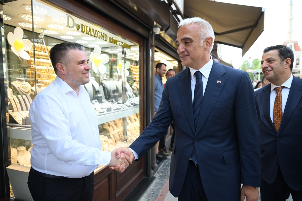 Kültür ve Turizm Bakanı Ersoy, Edirne'de 'Sokak Sağlıklaştırma ...