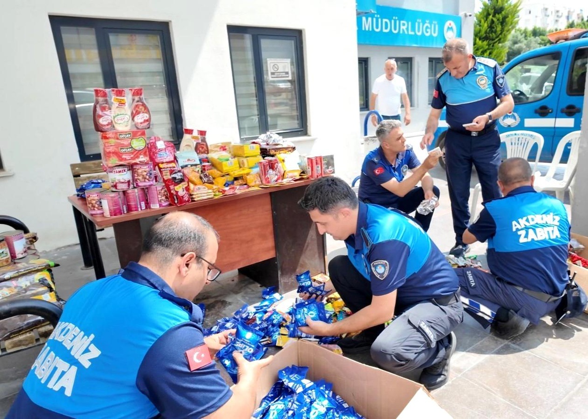 Mersin'de tarihi geçmiş gıda ürünleri ele geçirildi - Son Dakika