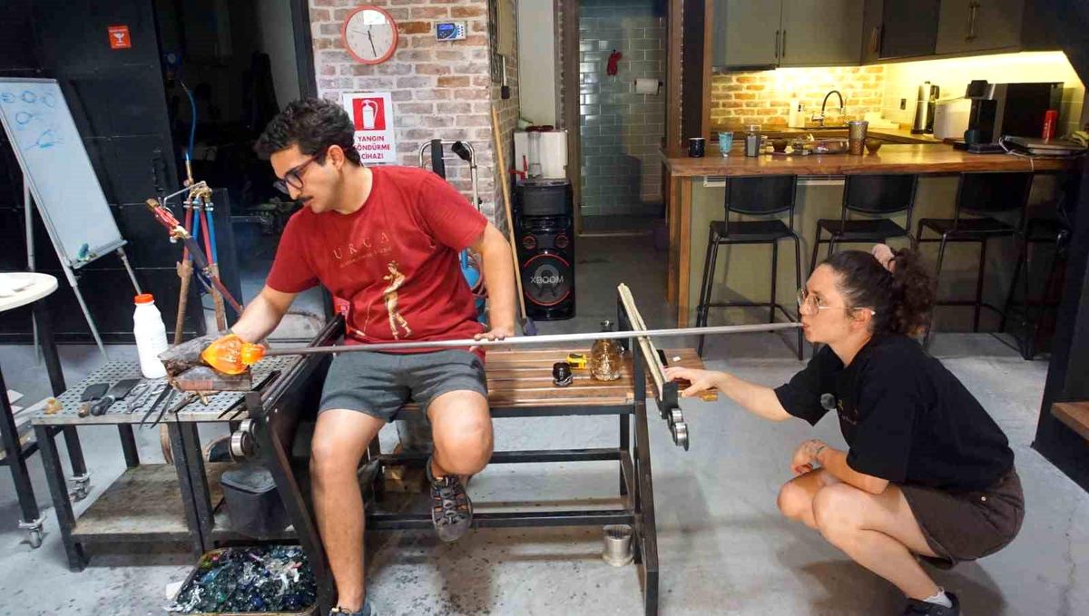 İzmir'de Geleneksel Cam Üfleme Sanatı - Son Dakika