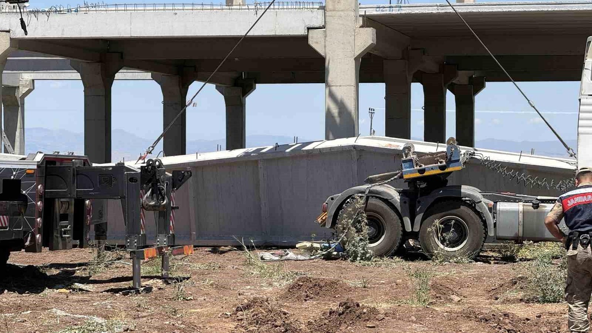 Diyarbakır'da Beton Blok Kazası: 1 Ölü, 1 Yaralı - Son Dakika