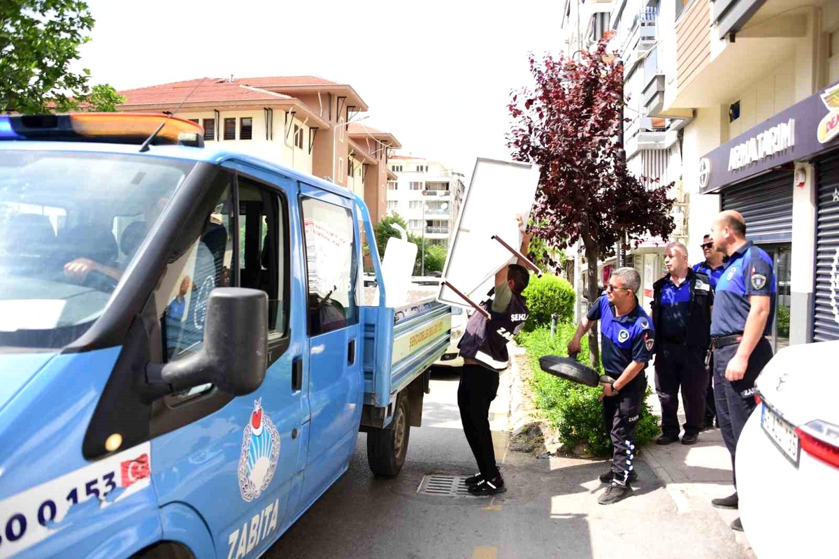 Şehzadeler zabıtasından yol ve kaldırım işgali denetimi - Son Dakika