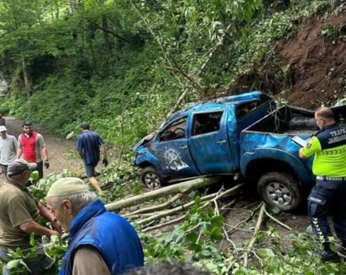 Rize'de Kamyonet Uçuruma Düştü: Eşler Hayatını Kaybetti - Son Dakika