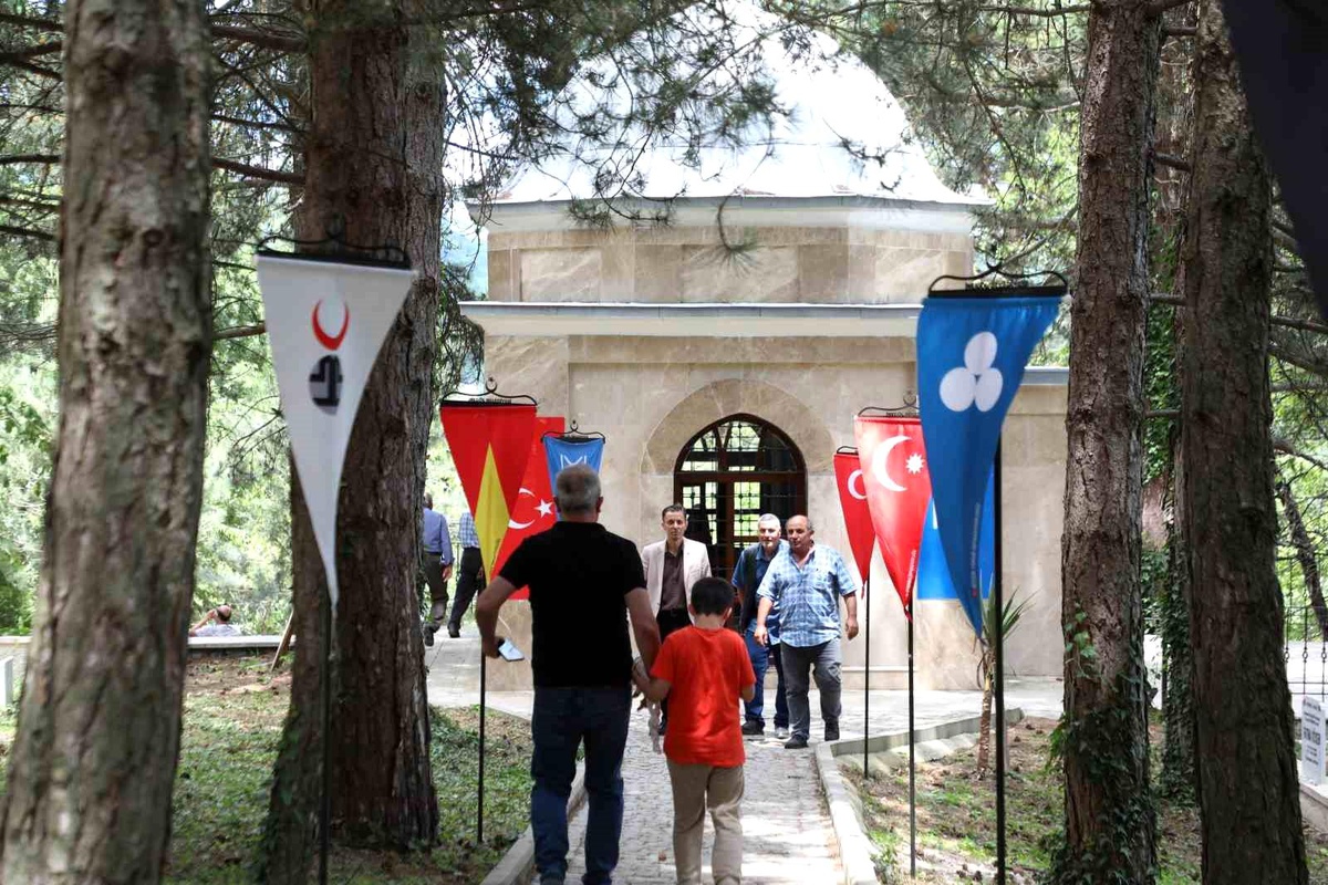 İnegöl Fatihi Turgut Alp kabri başında anıldı - Son Dakika