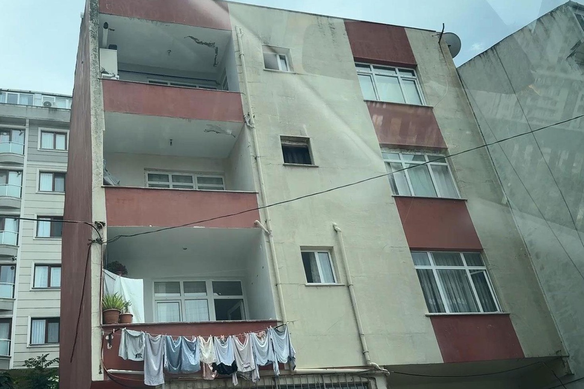 Kağıthane’de uyuşturucu deposuna çevrilen aile binasına baskın ...