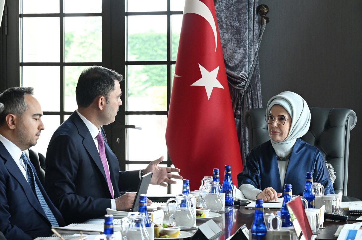 Emine Erdoğan, Bakan Kurum ile Sıfır Atık ve COP31 Hazırlıklarını ...