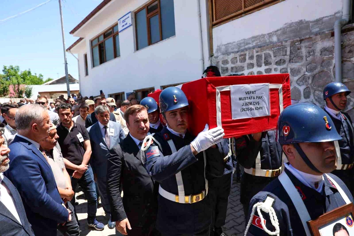 Jandarma Uzman Çavuş Mustafa Pak Memleketinde Defnedildi - Son Dakika