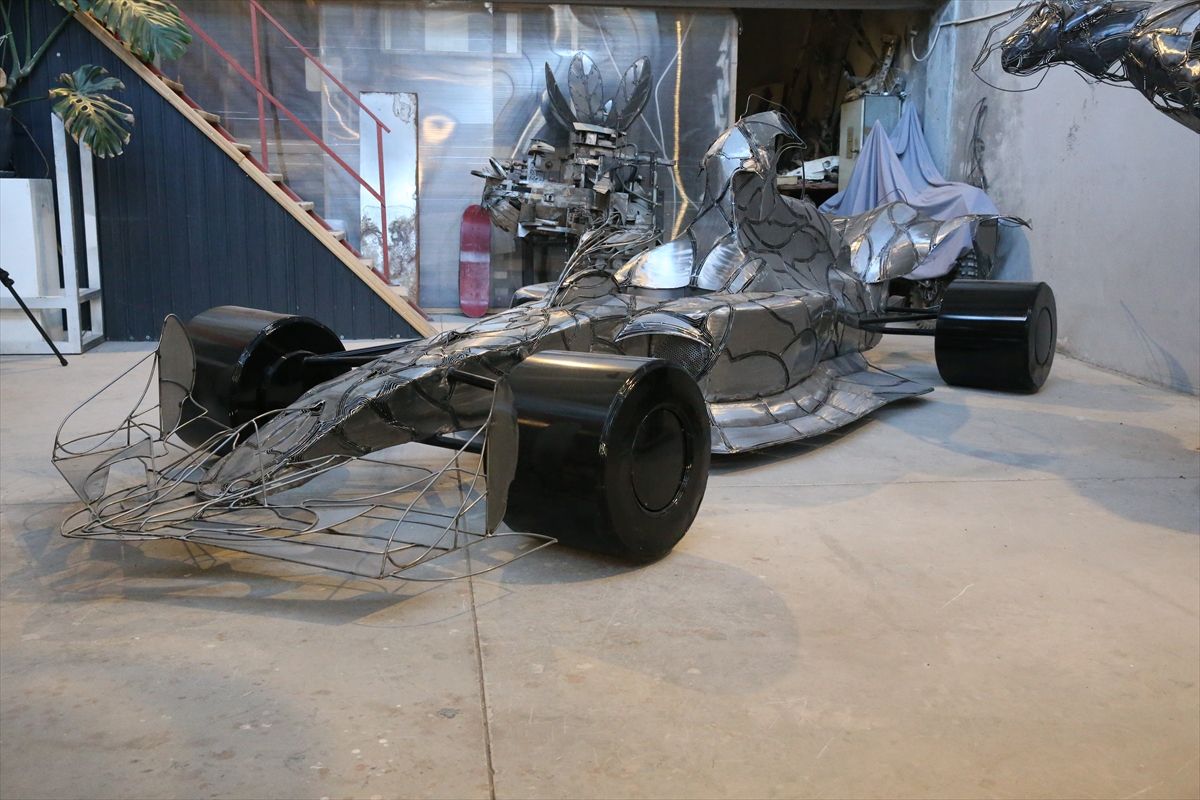 Taylan Türkmen'den Formula 1 Tarzında Metal Heykel - Son Dakika