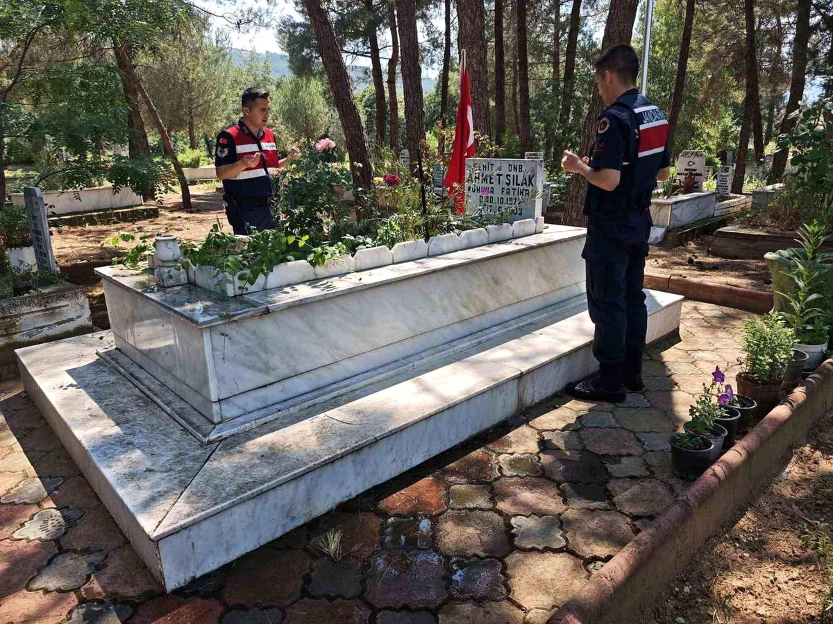 Manisa'da Jandarmadan Şehit Ailelerine Anlamlı Ziyaret - Son Dakika