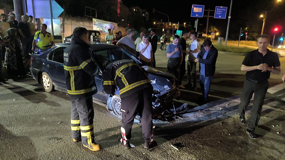 Niksar'da Zincirleme Kaza: 4 Yaralı - Son Dakika