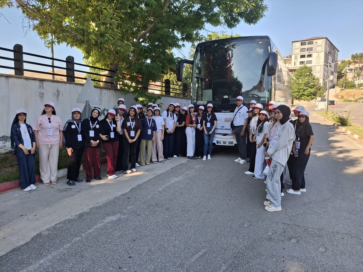 40 Öğrenci Çanakkale'ye Uğurlandı - Son Dakika