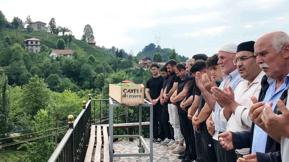 Rize'deki Zincirleme Kazada Hayatını Kaybeden Gamze Saklı Toprağa ...